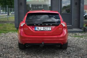 Sarkans Volvo V60 2013 Liepāja, ar dzinēja tilpumu 1.60 L un nobraukumu 290 tūkst. km par 6000 €, foto 4 vietnē AUTOMOTO.COM.LV