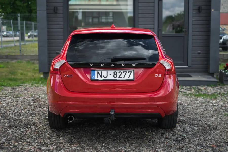 Sarkans Volvo V60 2013 Liepāja, ar dzinēja tilpumu 1.60 L un nobraukumu 290 tūkst. km par 6000 €, foto 4 vietnē AUTOMOTO.COM.LV