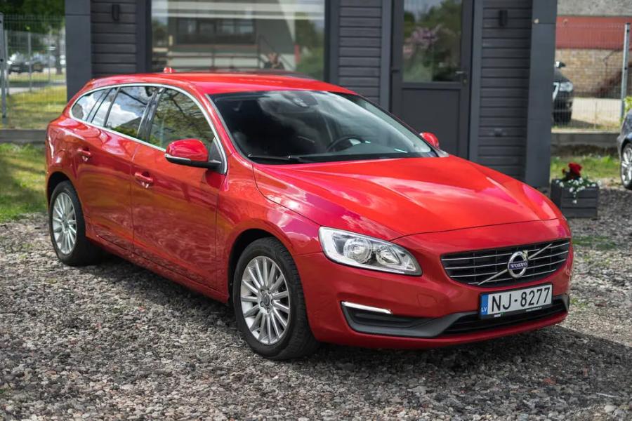 Sarkans Volvo V60 2013 Liepāja, ar dzinēja tilpumu 1.60 L un nobraukumu 290 tūkst. km par 6000 €, foto 6 vietnē AUTOMOTO.COM.LV