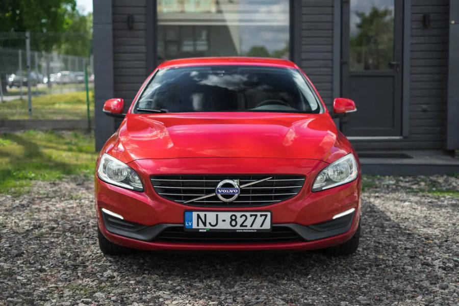 Sarkans Volvo V60 2013 Liepāja, ar dzinēja tilpumu 1.60 L un nobraukumu 290 tūkst. km par 6000 €, foto 7 vietnē AUTOMOTO.COM.LV
