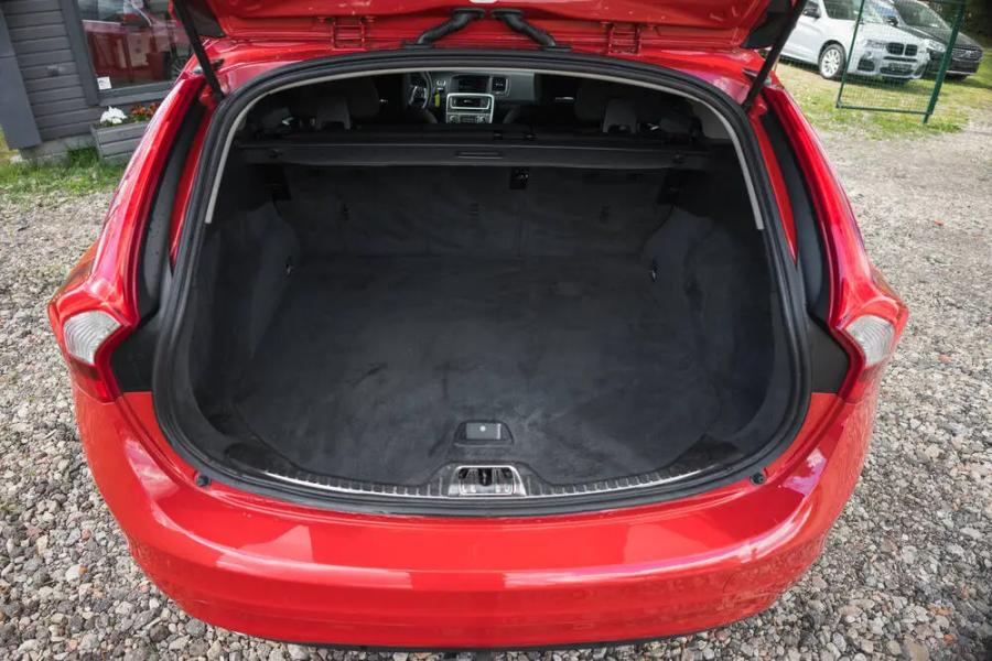 Sarkans Volvo V60 2013 Liepāja, ar dzinēja tilpumu 1.60 L un nobraukumu 290 tūkst. km par 6000 €, foto 13 vietnē AUTOMOTO.COM.LV