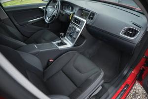 Sarkans Volvo V60 2013 Liepāja, ar dzinēja tilpumu 1.60 L un nobraukumu 290 tūkst. km par 6000 €, foto 15 vietnē AUTOMOTO.COM.LV