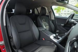 Sarkans Volvo V60 2013 Liepāja, ar dzinēja tilpumu 1.60 L un nobraukumu 290 tūkst. km par 6000 €, foto 17 vietnē AUTOMOTO.COM.LV