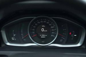 Sarkans Volvo V60 2013 Liepāja, ar dzinēja tilpumu 1.60 L un nobraukumu 290 tūkst. km par 6000 €, foto 18 vietnē AUTOMOTO.COM.LV
