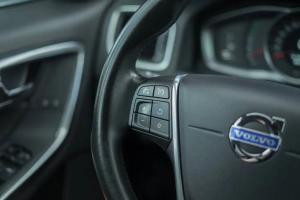 Sarkans Volvo V60 2013 Liepāja, ar dzinēja tilpumu 1.60 L un nobraukumu 290 tūkst. km par 6000 €, foto 21 vietnē AUTOMOTO.COM.LV