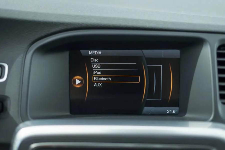 Sarkans Volvo V60 2013 Liepāja, ar dzinēja tilpumu 1.60 L un nobraukumu 290 tūkst. km par 6000 €, foto 26 vietnē AUTOMOTO.COM.LV
