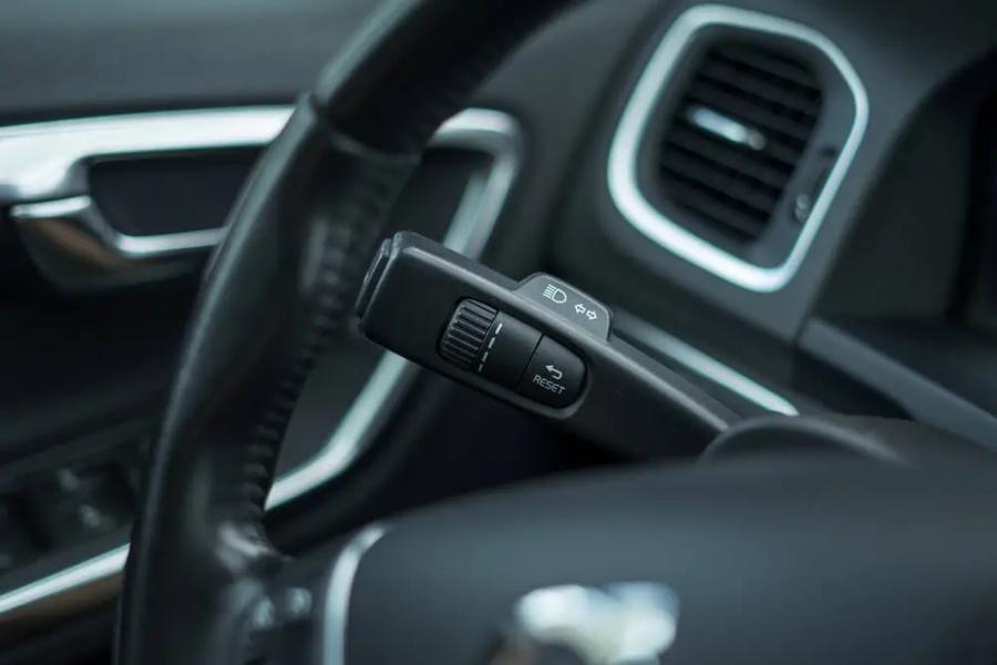 Sarkans Volvo V60 2013 Liepāja, ar dzinēja tilpumu 1.60 L un nobraukumu 290 tūkst. km par 6000 €, foto 27 vietnē AUTOMOTO.COM.LV