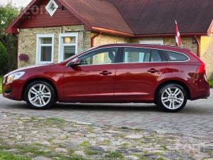 Sarkans Volvo V60 2013 Rīga, ar dzinēja tilpumu 2.00 L un nobraukumu 257 tūkst. km par 5950 €, foto 3 vietnē AUTOMOTO.COM.LV