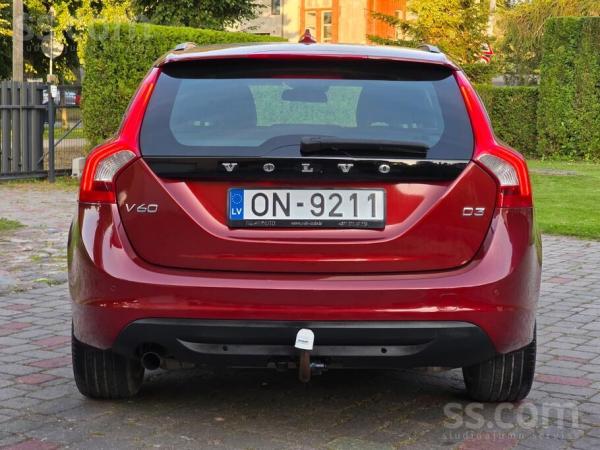 Red Volvo V60 2013 in Riga, with an engine capacity of 2.00 L and mileage of 257 thousand km for 5950 €, photo 4 on AUTOMOTO.COM.LV