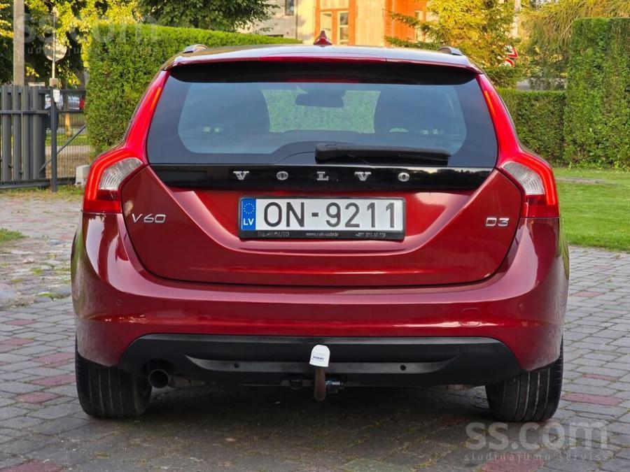 Sarkans Volvo V60 2013 Rīga, ar dzinēja tilpumu 2.00 L un nobraukumu 257 tūkst. km par 5950 €, foto 5 vietnē AUTOMOTO.COM.LV
