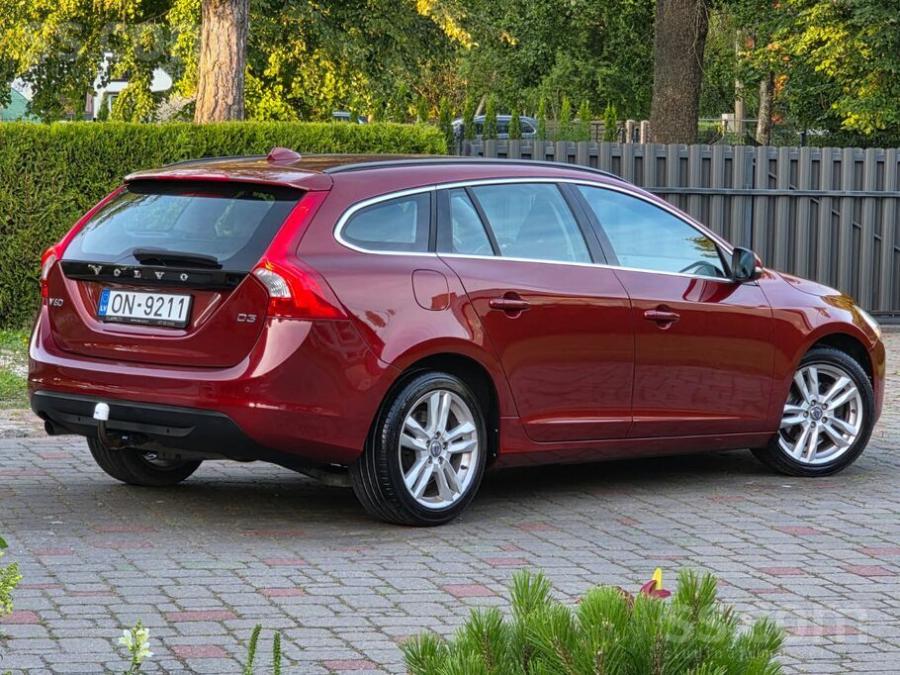 Sarkans Volvo V60 2013 Rīga, ar dzinēja tilpumu 2.00 L un nobraukumu 257 tūkst. km par 5950 €, foto 6 vietnē AUTOMOTO.COM.LV