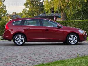 Sarkans Volvo V60 2013 Rīga, ar dzinēja tilpumu 2.00 L un nobraukumu 257 tūkst. km par 5950 €, foto 7 vietnē AUTOMOTO.COM.LV