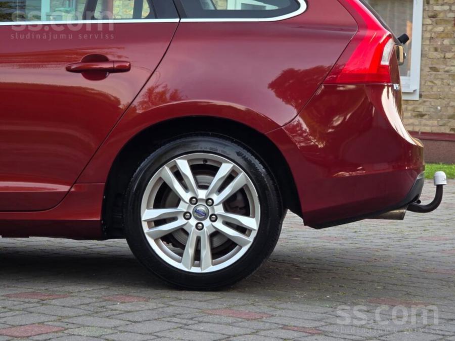 Sarkans Volvo V60 2013 Rīga, ar dzinēja tilpumu 2.00 L un nobraukumu 257 tūkst. km par 5950 €, foto 11 vietnē AUTOMOTO.COM.LV