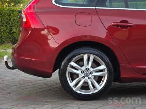 Sarkans Volvo V60 2013 Rīga, ar dzinēja tilpumu 2.00 L un nobraukumu 257 tūkst. km par 5950 €, foto 12 vietnē AUTOMOTO.COM.LV