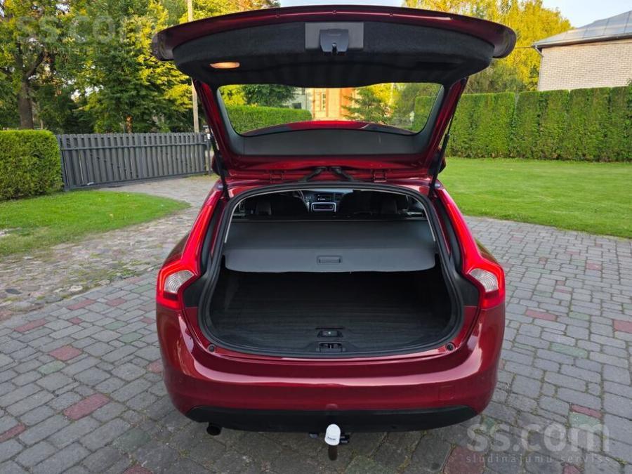 Sarkans Volvo V60 2013 Rīga, ar dzinēja tilpumu 2.00 L un nobraukumu 257 tūkst. km par 5950 €, foto 14 vietnē AUTOMOTO.COM.LV