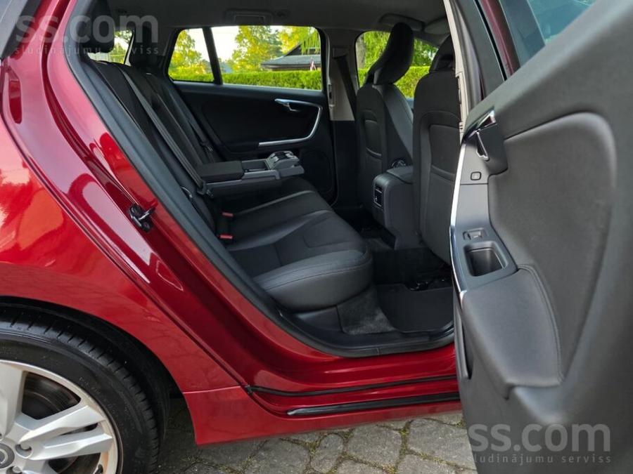 Sarkans Volvo V60 2013 Rīga, ar dzinēja tilpumu 2.00 L un nobraukumu 257 tūkst. km par 5950 €, foto 15 vietnē AUTOMOTO.COM.LV