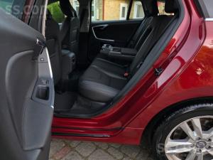 Sarkans Volvo V60 2013 Rīga, ar dzinēja tilpumu 2.00 L un nobraukumu 257 tūkst. km par 5950 €, foto 18 vietnē AUTOMOTO.COM.LV