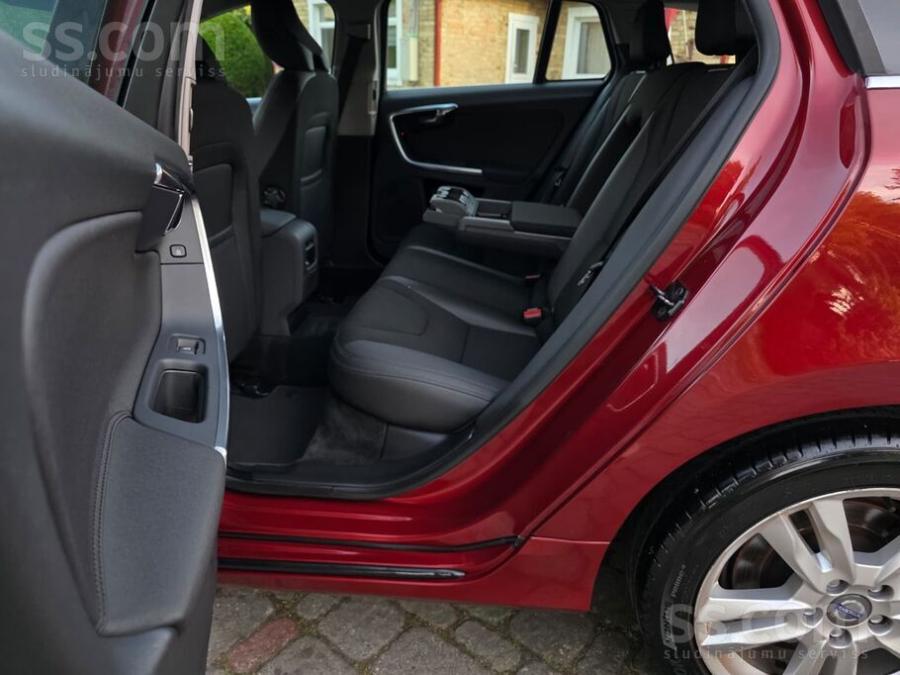 Sarkans Volvo V60 2013 Rīga, ar dzinēja tilpumu 2.00 L un nobraukumu 257 tūkst. km par 5950 €, foto 18 vietnē AUTOMOTO.COM.LV