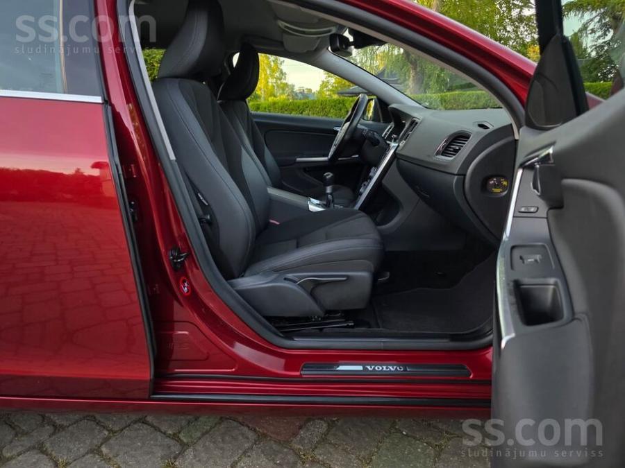 Sarkans Volvo V60 2013 Rīga, ar dzinēja tilpumu 2.00 L un nobraukumu 257 tūkst. km par 5950 €, foto 20 vietnē AUTOMOTO.COM.LV