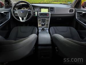 Sarkans Volvo V60 2013 Rīga, ar dzinēja tilpumu 2.00 L un nobraukumu 257 tūkst. km par 5950 €, foto 22 vietnē AUTOMOTO.COM.LV