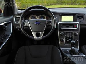 Sarkans Volvo V60 2013 Rīga, ar dzinēja tilpumu 2.00 L un nobraukumu 257 tūkst. km par 5950 €, foto 25 vietnē AUTOMOTO.COM.LV