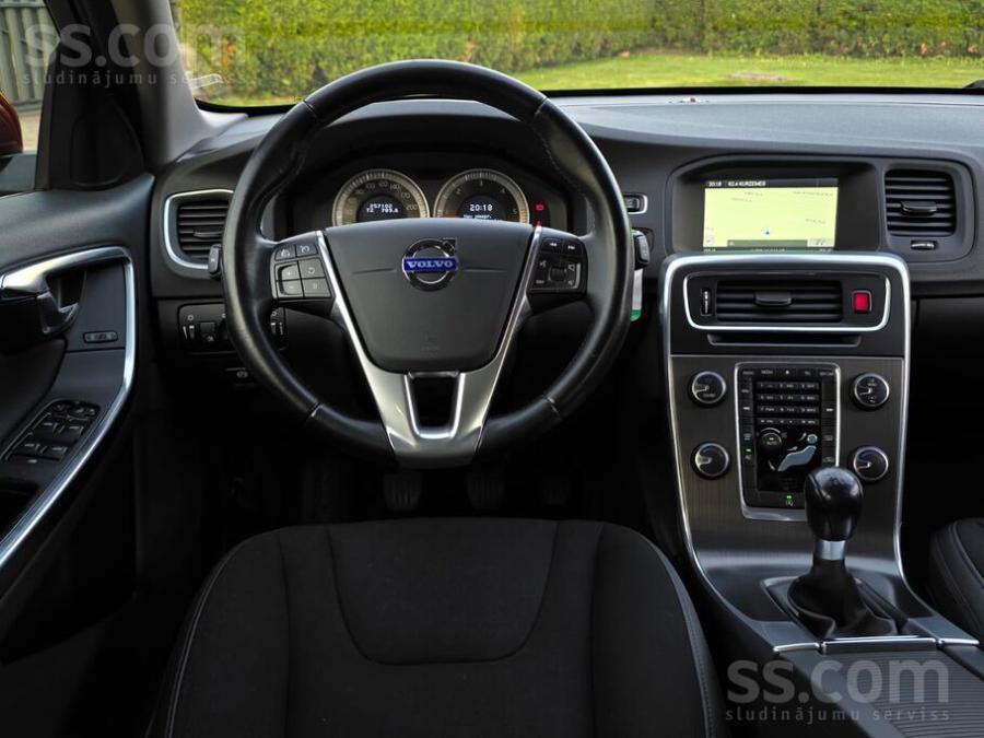 Sarkans Volvo V60 2013 Rīga, ar dzinēja tilpumu 2.00 L un nobraukumu 257 tūkst. km par 5950 €, foto 25 vietnē AUTOMOTO.COM.LV