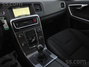 Sarkans Volvo V60 2013 Rīga, ar dzinēja tilpumu 2.00 L un nobraukumu 257 tūkst. km par 5950 €, foto 26 vietnē AUTOMOTO.COM.LV