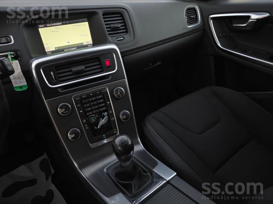 Sarkans Volvo V60 2013 Rīga, ar dzinēja tilpumu 2.00 L un nobraukumu 257 tūkst. km par 5950 €, foto 26 vietnē AUTOMOTO.COM.LV