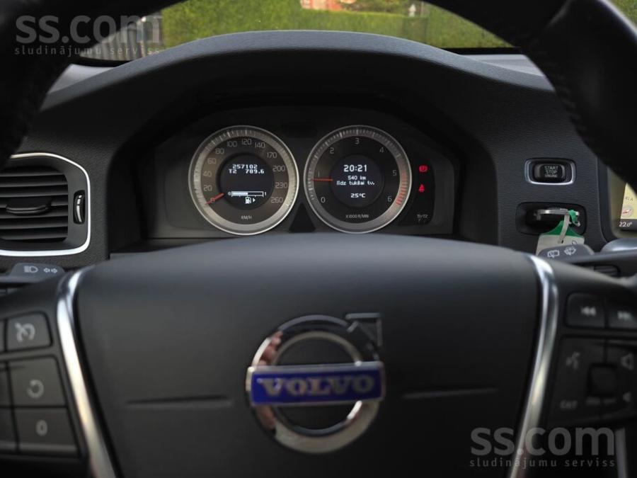 Sarkans Volvo V60 2013 Rīga, ar dzinēja tilpumu 2.00 L un nobraukumu 257 tūkst. km par 5950 €, foto 27 vietnē AUTOMOTO.COM.LV