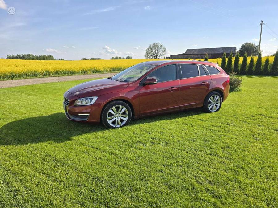 Red Volvo V60 2013 in Kaunas, with an engine capacity of 1.98 L and mileage of 206 thousand km for 6500 €, photo 1 on AUTOMOTO.COM.LV