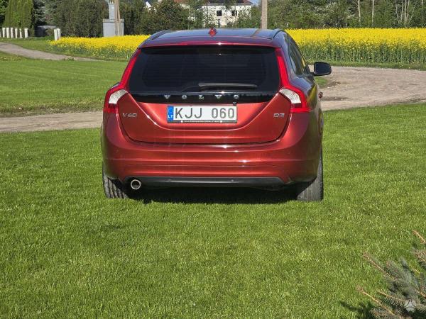 Sarkans Volvo V60 2013 Kauņa, ar dzinēja tilpumu 1.98 L un nobraukumu 206 tūkst. km par 6500 €, foto 4 vietnē AUTOMOTO.COM.LV