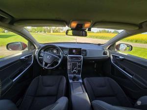 Red Volvo V60 2013 in Kaunas, with an engine capacity of 1.98 L and mileage of 206 thousand km for 6500 €, photo 8 on AUTOMOTO.COM.LV