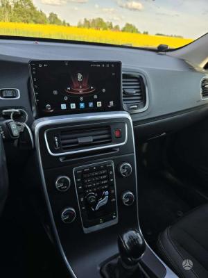 Red Volvo V60 2013 in Kaunas, with an engine capacity of 1.98 L and mileage of 206 thousand km for 6500 €, photo 10 on AUTOMOTO.COM.LV