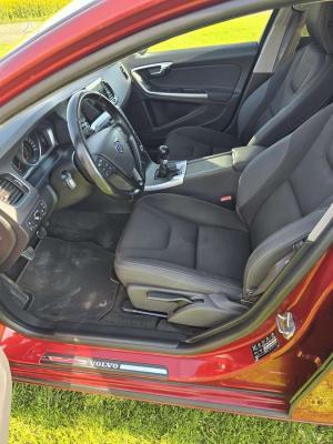 Red Volvo V60 2013 in Kaunas, with an engine capacity of 1.98 L and mileage of 206 thousand km for 6500 €, photo 11 on AUTOMOTO.COM.LV