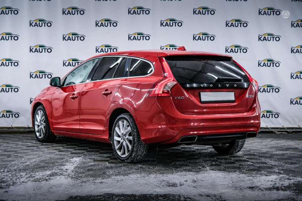 Sarkans Volvo V60 2014 Kauņa, ar dzinēja tilpumu 2.00 L un nobraukumu 287 tūkst. km par 7990 €, foto 4 vietnē AUTOMOTO.COM.LV
