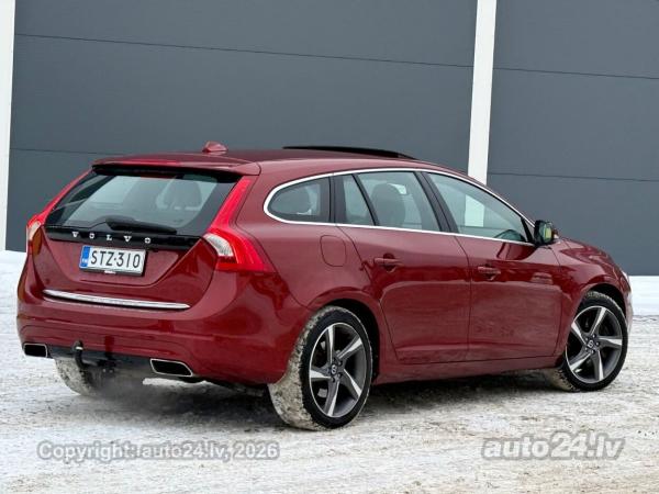 Red Volvo V60 2014 in Tallinn, with an engine capacity of 2.40 L and mileage of 261 thousand km for 8790 €, photo 3 on AUTOMOTO.COM.LV