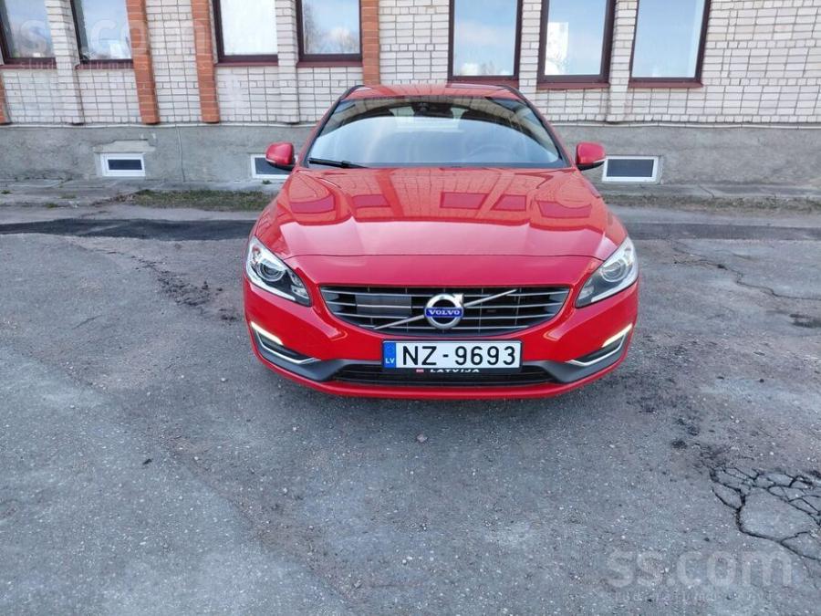 Red Volvo V60 2014 in Talsi, with an engine capacity of 2.00 L and mileage of 299 thousand km for 6500 €, photo 3 on AUTOMOTO.COM.LV