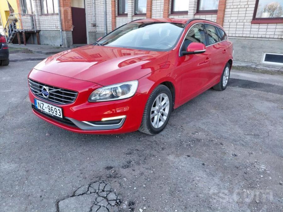 Red Volvo V60 2014 in Talsi, with an engine capacity of 2.00 L and mileage of 299 thousand km for 6500 €, photo 4 on AUTOMOTO.COM.LV