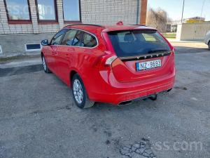 Red Volvo V60 2014 in Talsi, with an engine capacity of 2.00 L and mileage of 299 thousand km for 6500 €, photo 6 on AUTOMOTO.COM.LV