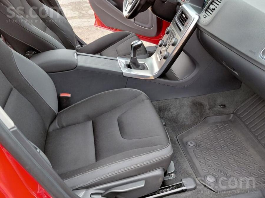 Red Volvo V60 2014 in Talsi, with an engine capacity of 2.00 L and mileage of 299 thousand km for 6500 €, photo 9 on AUTOMOTO.COM.LV