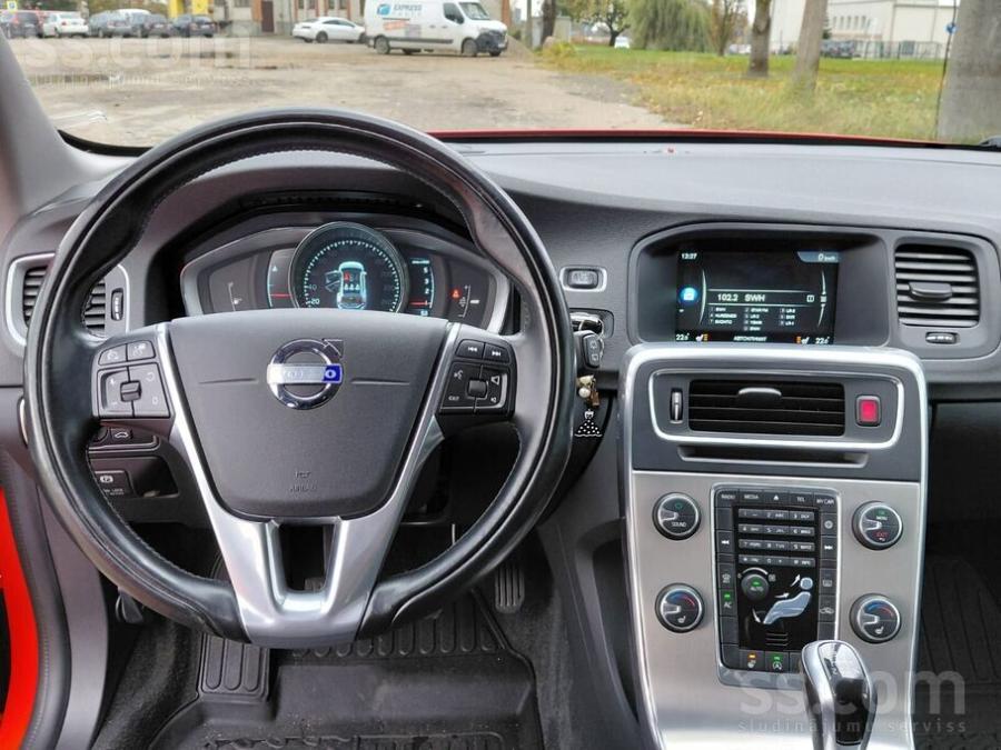 Red Volvo V60 2014 in Talsi, with an engine capacity of 2.00 L and mileage of 299 thousand km for 6500 €, photo 11 on AUTOMOTO.COM.LV