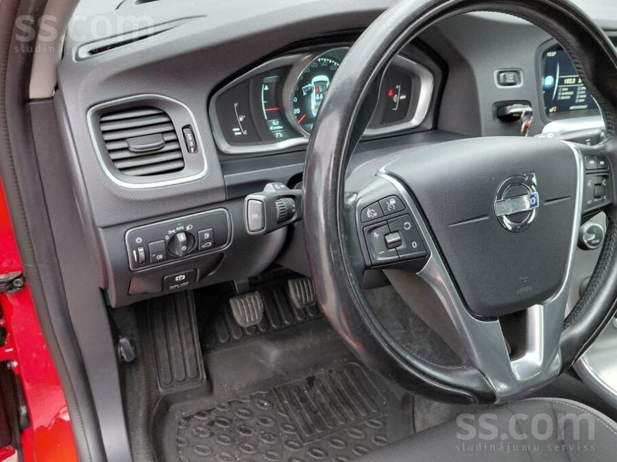 Red Volvo V60 2014 in Talsi, with an engine capacity of 2.00 L and mileage of 299 thousand km for 6500 €, photo 14 on AUTOMOTO.COM.LV