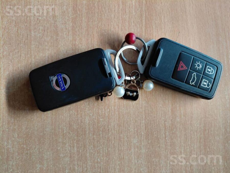 Red Volvo V60 2014 in Talsi, with an engine capacity of 2.00 L and mileage of 299 thousand km for 6500 €, photo 20 on AUTOMOTO.COM.LV