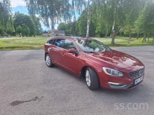 Sarkans Volvo V60 2014 Dobele, ar dzinēja tilpumu 2.00 L un nobraukumu 275 tūkst. km par 5700 €, foto 3 vietnē AUTOMOTO.COM.LV