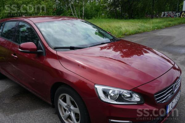 Red Volvo V60 2014 in Riga, with an engine capacity of 2.00 L and mileage of 286 thousand km for 4700 €, photo 1 on AUTOMOTO.COM.LV