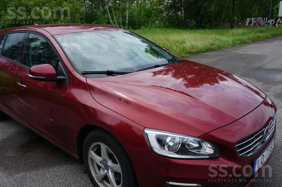 Red Volvo V60 2014 in Riga, with an engine capacity of 2.00 L and mileage of 286 thousand km for 4700 €, photo 1 on AUTOMOTO.COM.LV