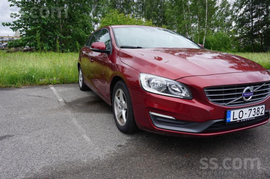 Red Volvo V60 2014 in Riga, with an engine capacity of 2.00 L and mileage of 286 thousand km for 4700 €, photo 3 on AUTOMOTO.COM.LV