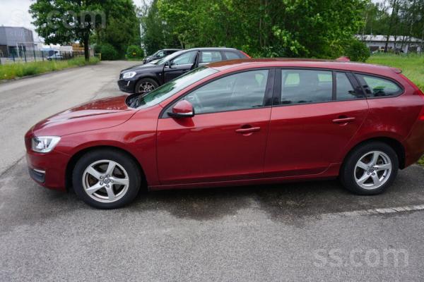 Sarkans Volvo V60 2014 Rīga, ar dzinēja tilpumu 2.00 L un nobraukumu 286 tūkst. km par 4700 €, foto 5 vietnē AUTOMOTO.COM.LV