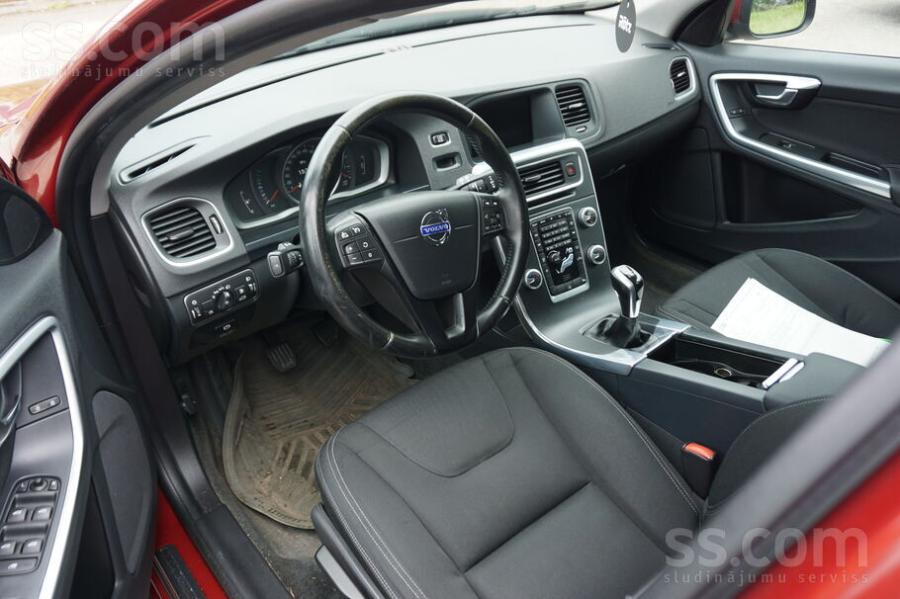 Red Volvo V60 2014 in Riga, with an engine capacity of 2.00 L and mileage of 286 thousand km for 4700 €, photo 8 on AUTOMOTO.COM.LV