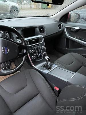 Red Volvo V60 2014 in Riga, with an engine capacity of 2.00 L and mileage of 286 thousand km for 4700 €, photo 9 on AUTOMOTO.COM.LV